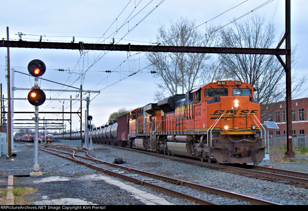 BNSF 9242 Crude Oil Loads